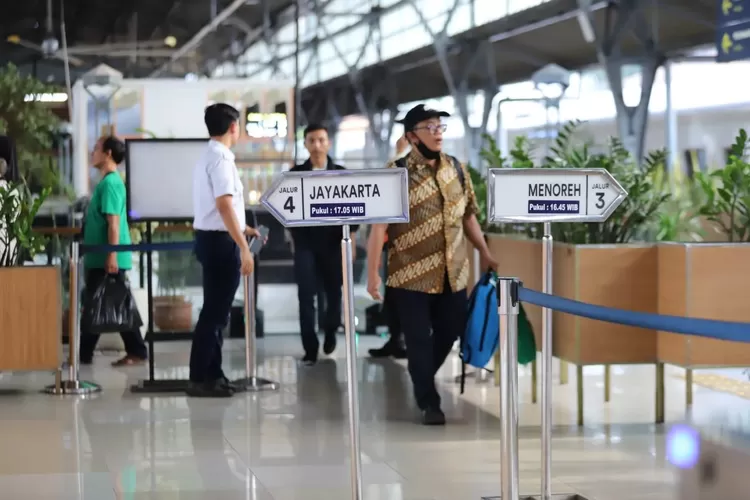 10 Rute Kereta Api Paling Favorit untuk Liburan Nataru 2024/2025, Sudah ...